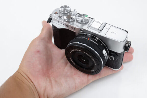 OLYMPUS PEN E-P7実写レビュー。初心者でも使いやすい人気PENシリーズの最新ミラーレス一眼 - Rentio PRESS [レン ...
