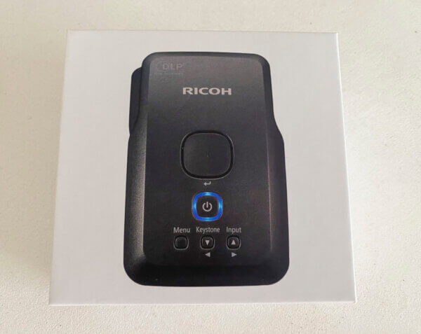 RICOH Image Pointer GP01を実機レビュー！手のひらサイズの小型プロジェクターならこれがおすすめ - Rentio PRESS [レンティオプレス]