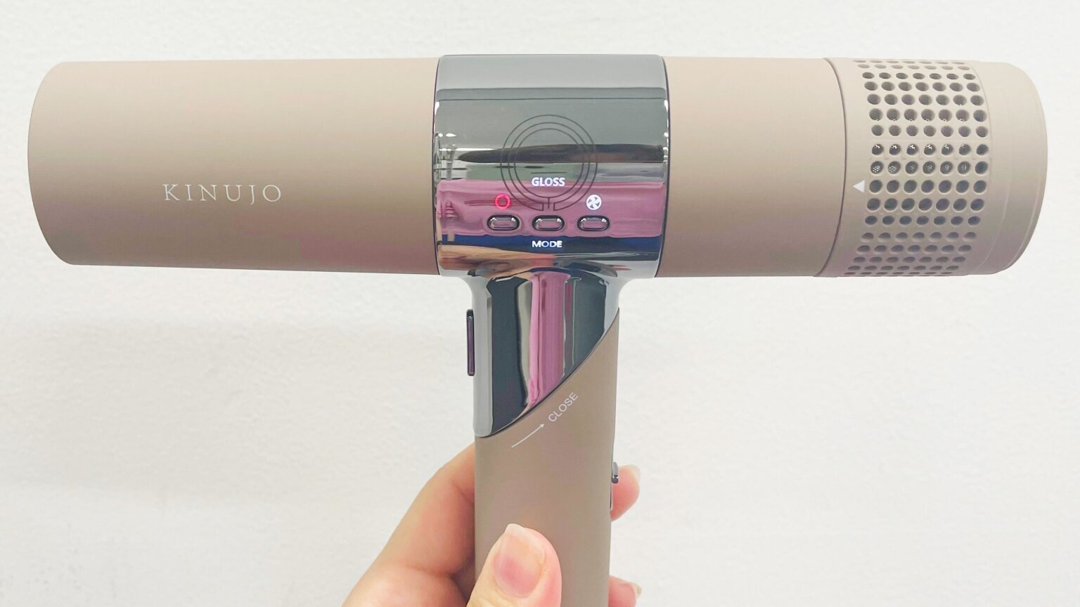 KINUJO（キヌージョ）ヘアドライヤーを使ってレビュー！実際の使用感や使い方をご紹介します - Rentio PRESS [レンティオプレス]