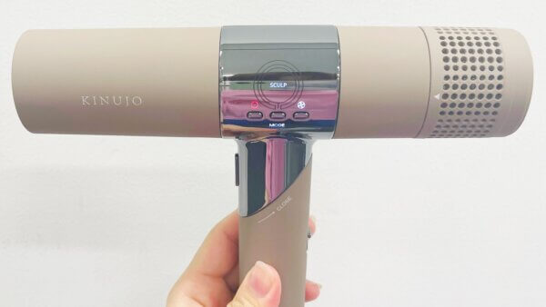 KINUJO（キヌージョ）ヘアドライヤーを使ってレビュー！実際の使用感や使い方をご紹介します - Rentio PRESS [レンティオプレス]