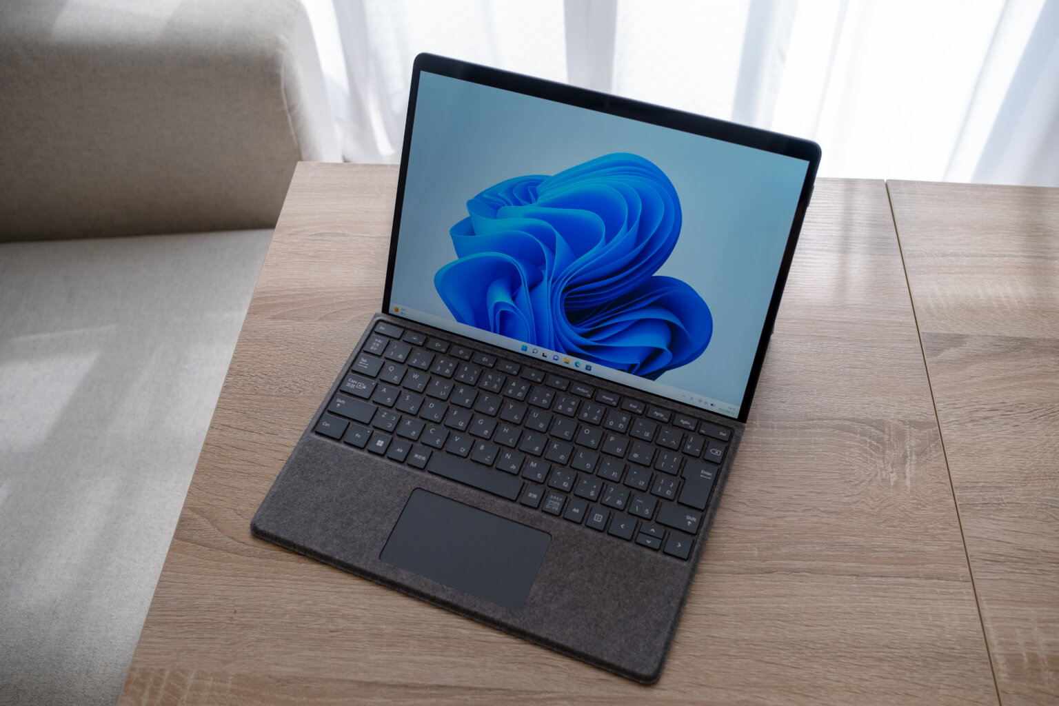 Surface Pro 8をレビュー！タブレット？ノートPC？どっちも良いところ取りをした2 in 1タブレットPC - Rentio PRESS [レンティオプレス]
