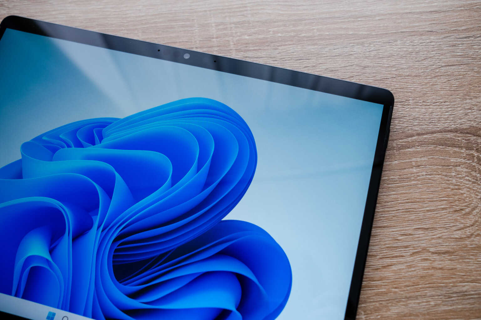 Surface Pro 8をレビュー！タブレット？ノートPC？どっちも良いところ取りをした2 in 1タブレットPC - Rentio PRESS [レンティオプレス]