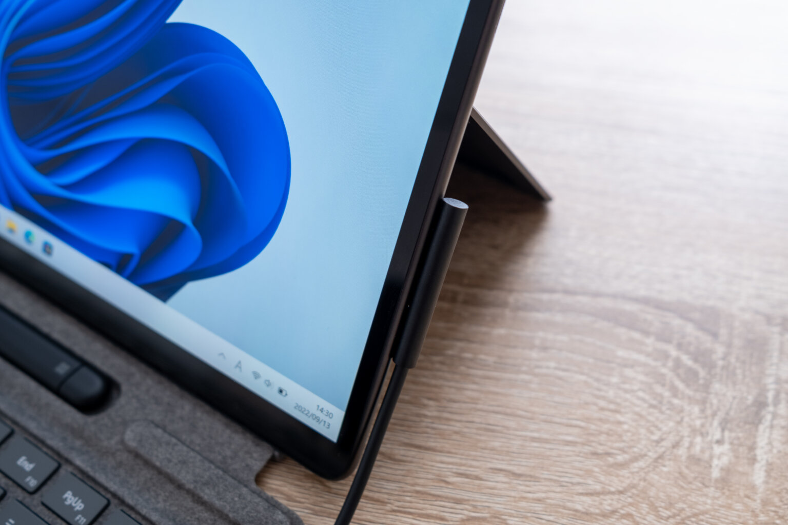 Surface Pro 8をレビュー！タブレット？ノートPC？どっちも良いところ取りをした2 in 1タブレットPC - Rentio PRESS [レンティオプレス]