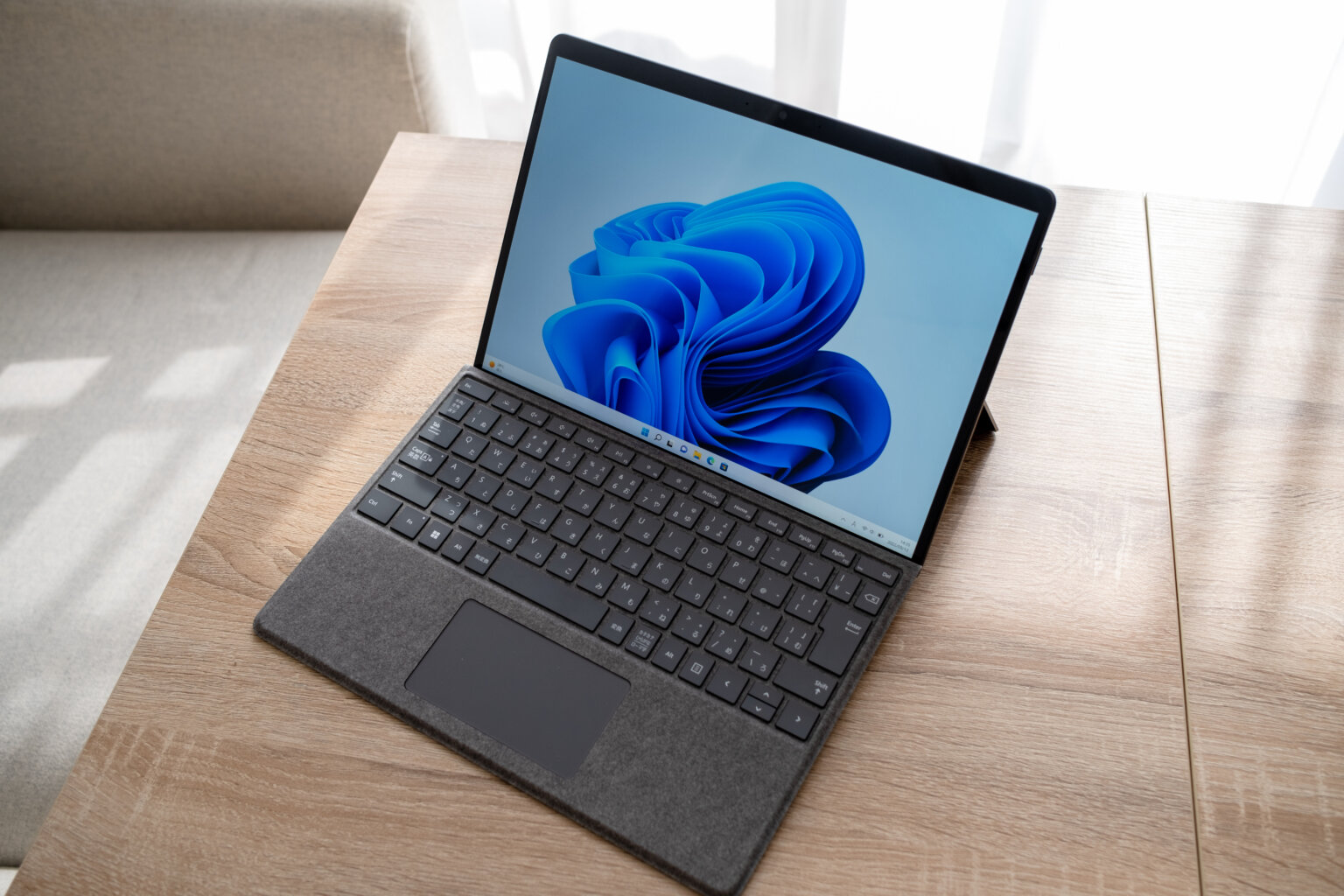 Surface Pro 8をレビュー！タブレット？ノートPC？どっちも良いところ取りをした2 in 1タブレットPC - Rentio PRESS [レンティオプレス]