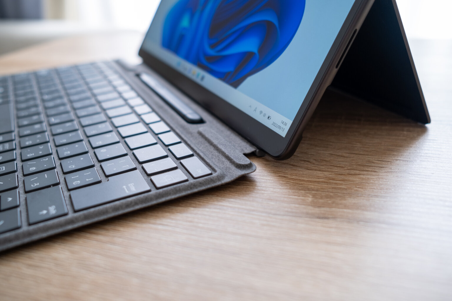 Surface Pro 8をレビュー！タブレット？ノートPC？どっちも良いところ取りをした2 in 1タブレットPC - Rentio PRESS [レンティオプレス]