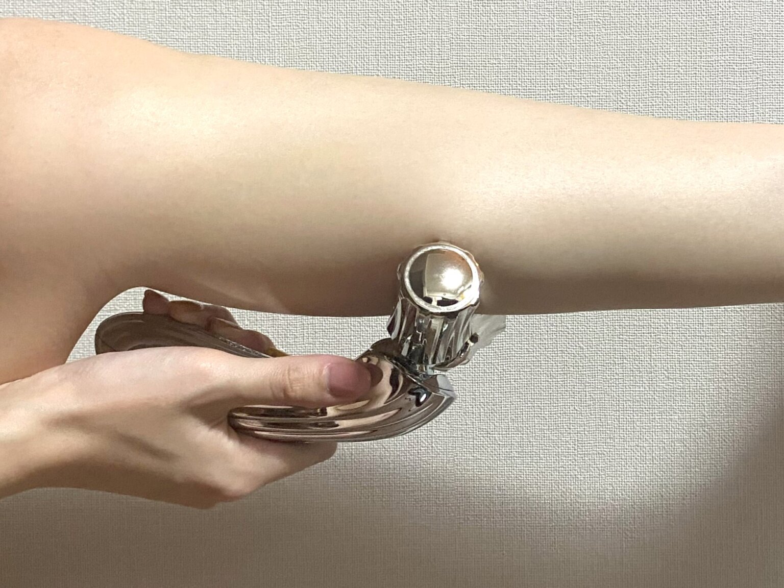 ReFa リファモーションプロの使用レビュー！フェイスケアもボディケアできる美顔ローラーの使い方を詳しくご紹介 - Rentio PRESS [レンティオプレス]