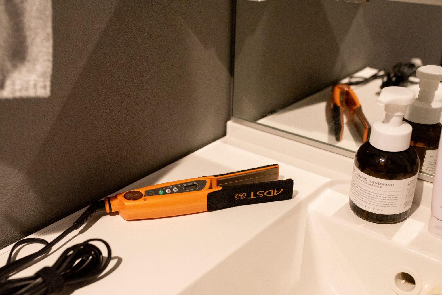 ADST（アドスト）Premium DS2 ストレートアイロンレビュー！プロも認める高機能なヘアアイロン！ - Rentio PRESS ...