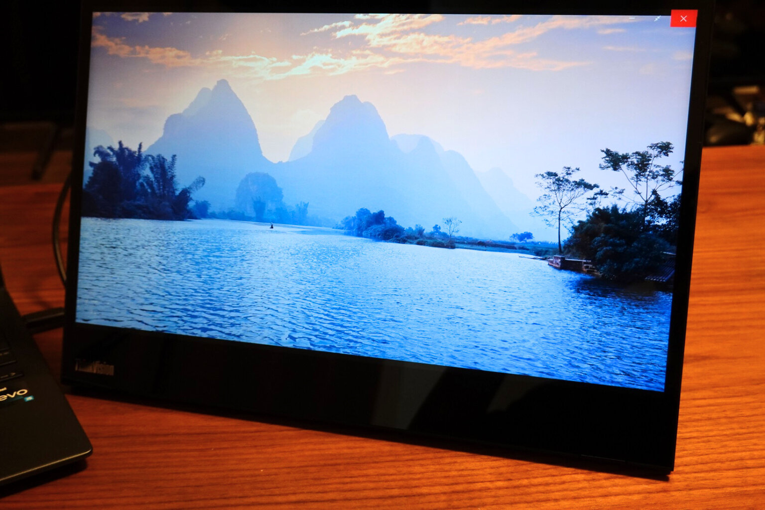 Lenovo ThinkVision M14t レビュー！タブレット感覚で使えるタッチペン対応モバイルモニター！ - Rentio PRESS [レンティオプレス]