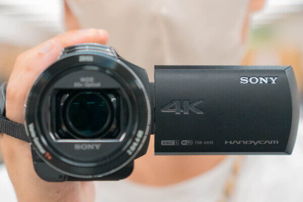 SONY FDR-AX45Aをレビュー！高性能なのにお手軽撮影ができる4Kビデオカメラ - Rentio PRESS [レンティオプレス]