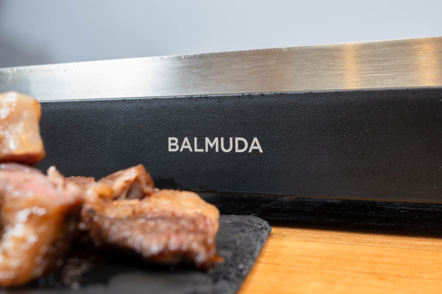 バルミューダのホットプレート「BALMUDA The Plate Pro」使用レビュー！プロのような火入れでステーキを焼いてみた ...