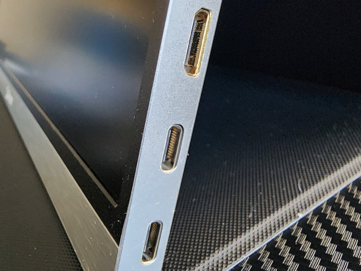 山善(YAMAZEN) Qriom モバイルモニターQMM-156Rレビュー！入門機としてオススメの一台！ - Rentio PRESS ...