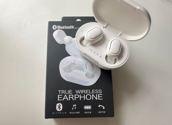キャンドゥ BTワイヤレスイヤホン TRUE WIRELESS EARPHONEをレビュー！同じプチプラブランドDaisoのTWS002と徹底比較 - Rentio PRESS [レンティオプレス]