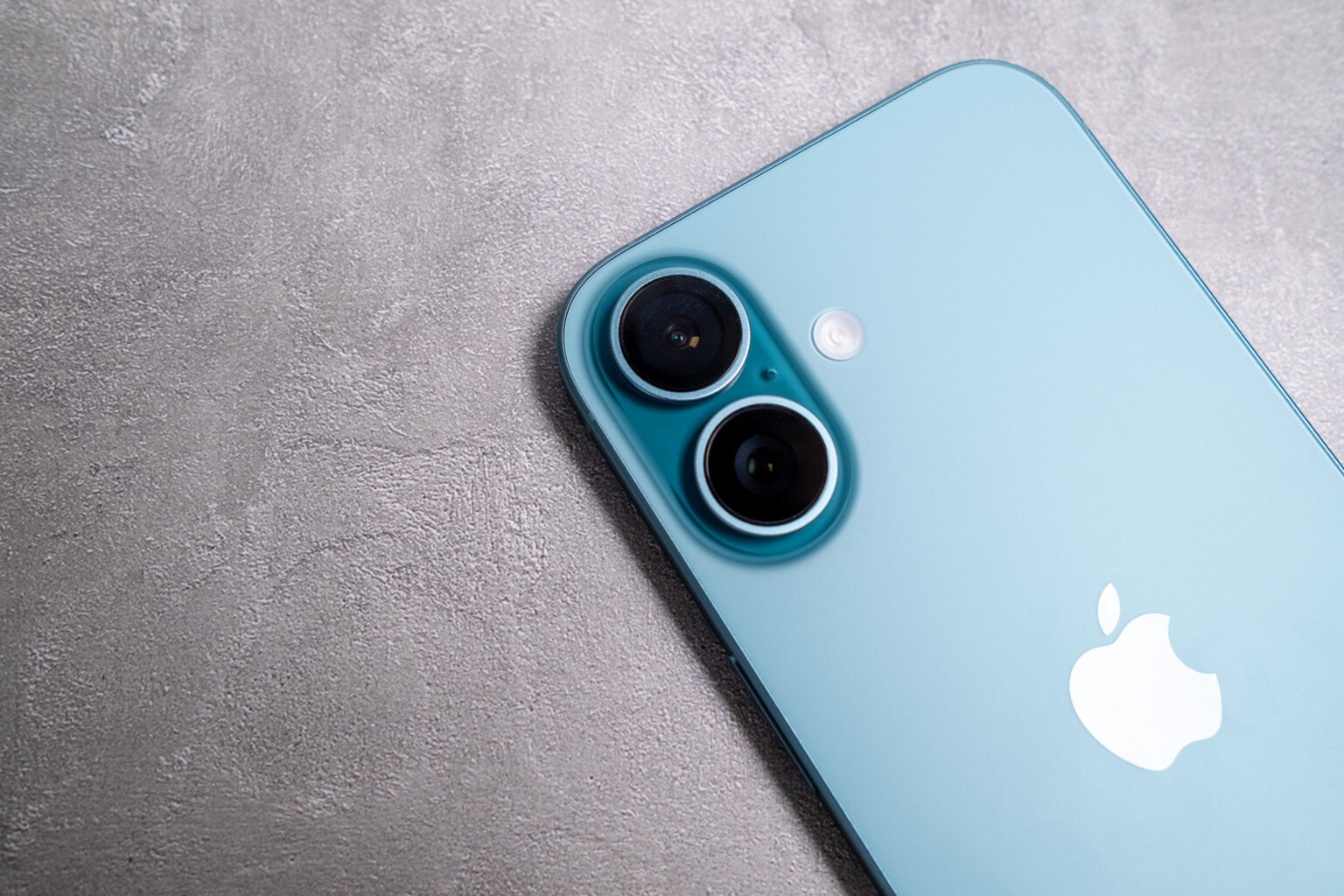 iPhone 16をレビュー！iPhone 16 Proと何が違う？カメラ性能など紹介しながらおすすめの理由も紹介 - Rentio PRESS [レンティオプレス]